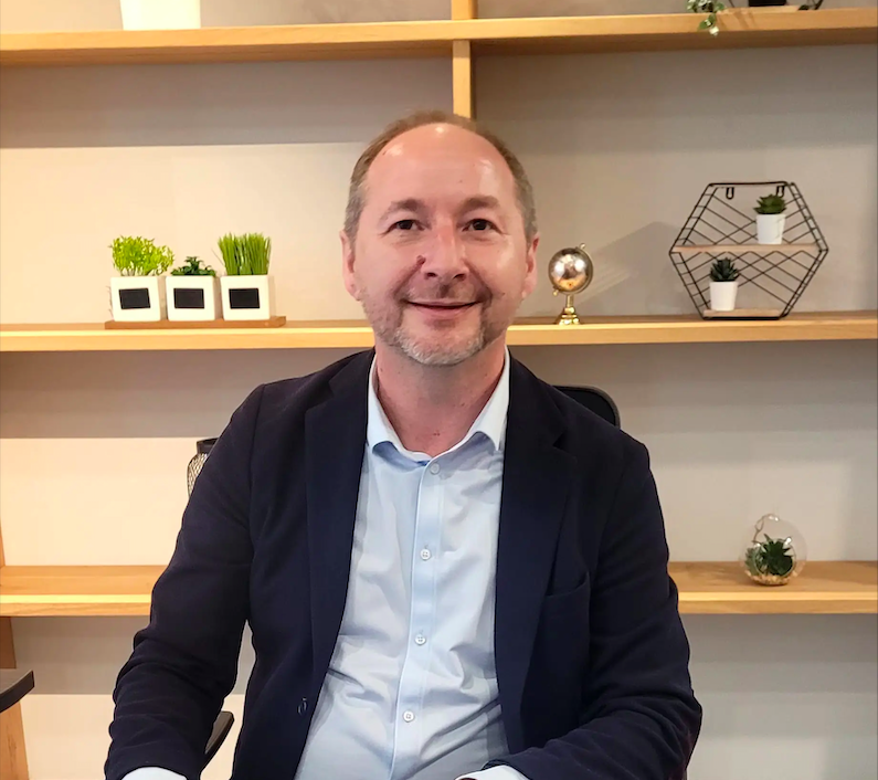 Portrait de Christophe Heitzmann, responsable d'agence - Maisons d’en ...